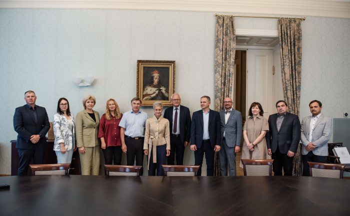 Pasirašytos bendradarbiavimo sutartys | VDU